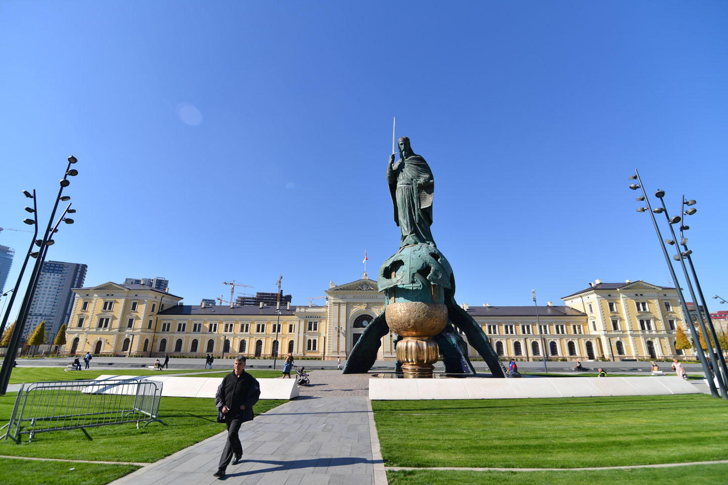 Bivša glavna železnička stanica: Spolja gladac, iznutra jadac - Beograd ...