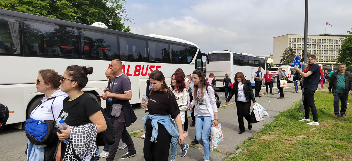 "Srbija nade": Učesnici pristižu od jutra u Beograd - Miting SNS-a ...
