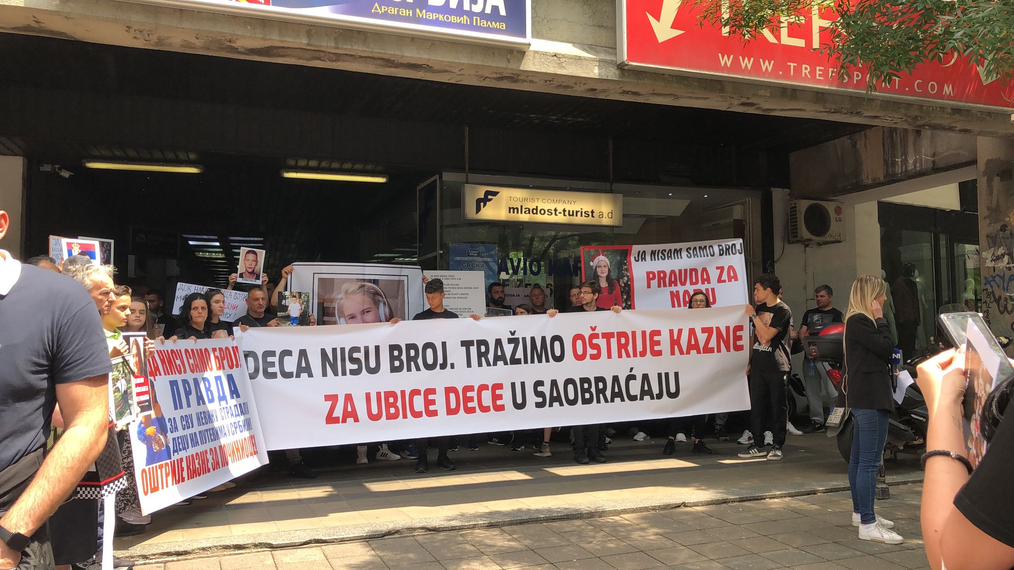 Roditelji nastradale dece: Strože kazne ubicama za volanom - Hronika - Nedeljnik Vreme