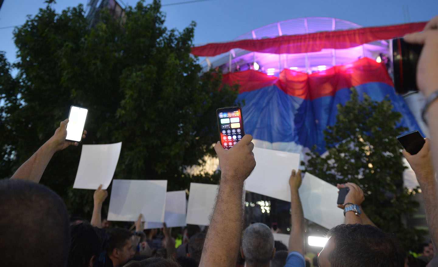 Završen deveti protest: Ko je ubio Olivera Ivanovića? - Srbija protiv ...