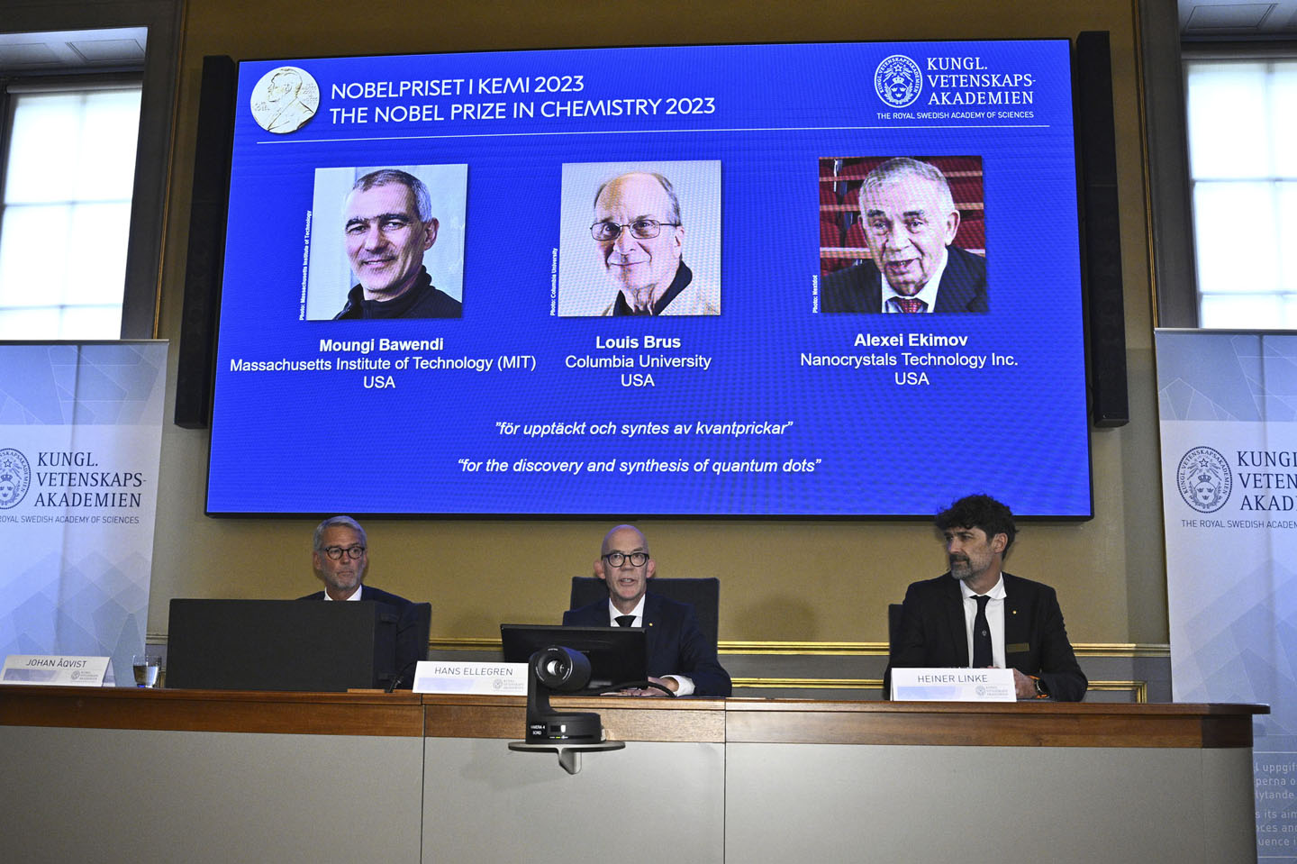 Nobel za trojicu hemičara za otkriće i sintezu kvantnih tačaka - Svet ...