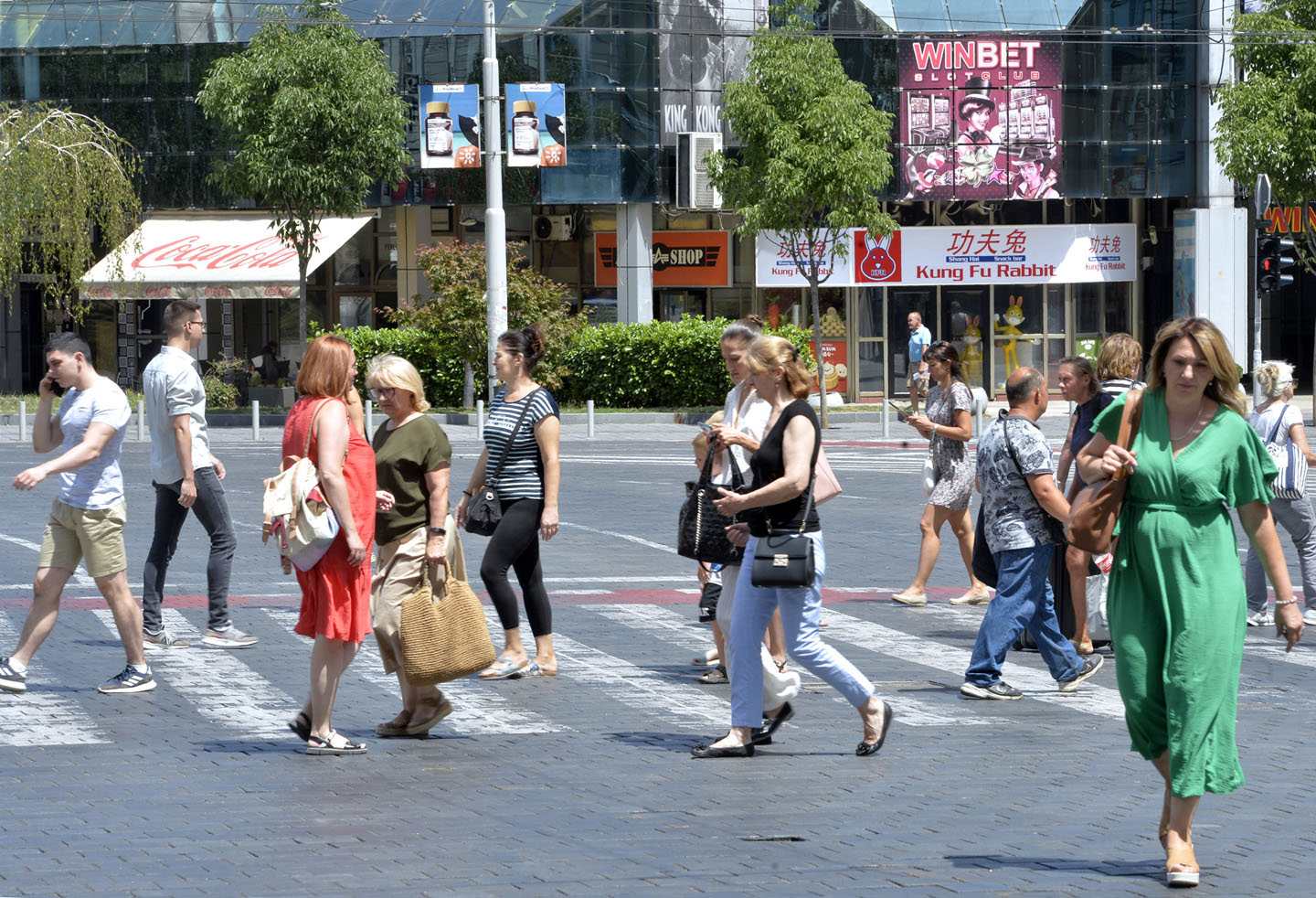 MUP upozorava: Ne prelazite pešački sa slušalicama u ušima, sledi kazna ...